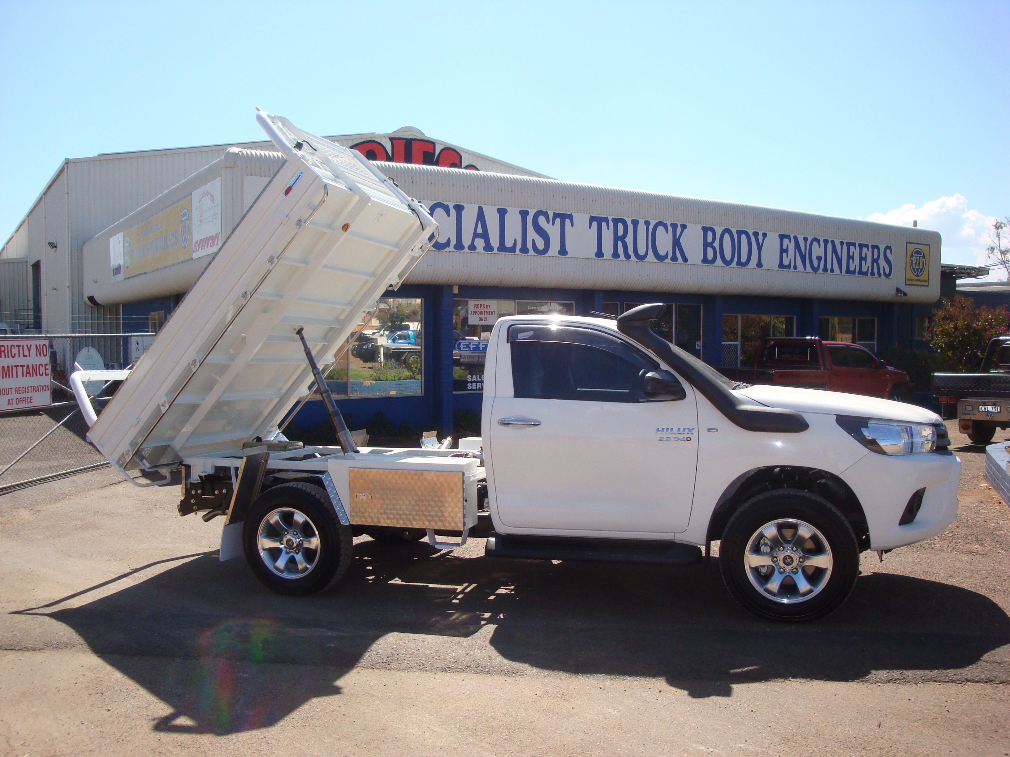 1 Tonner Tipping Bodies | Obieco