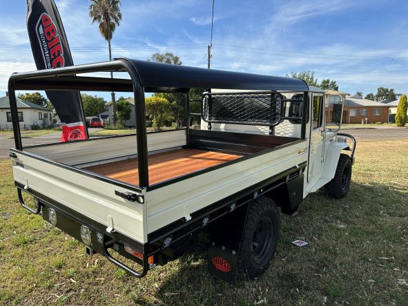 HJ 47 LANDCRUISER | Obieco
